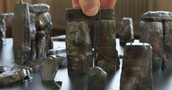 Models of Stonehenge: sizes for 76th and 35th scale replica miniatures